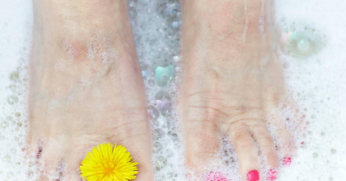 6 Reasons Why Your Toe Nail Smells Like Cheese & What To Do About It!